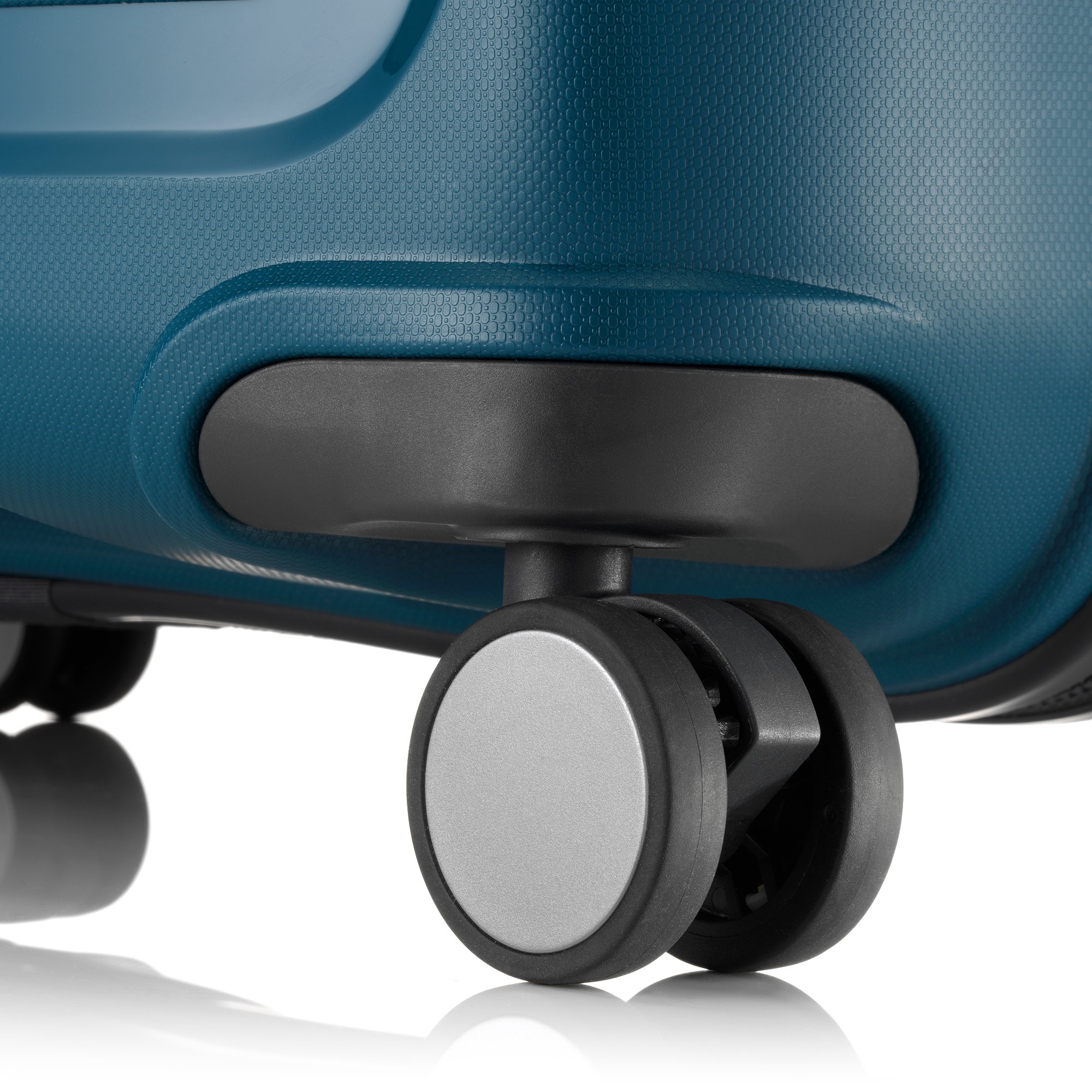 Tripp Holiday 8 Dark Sea Blue Medium Expandable Suitcase
